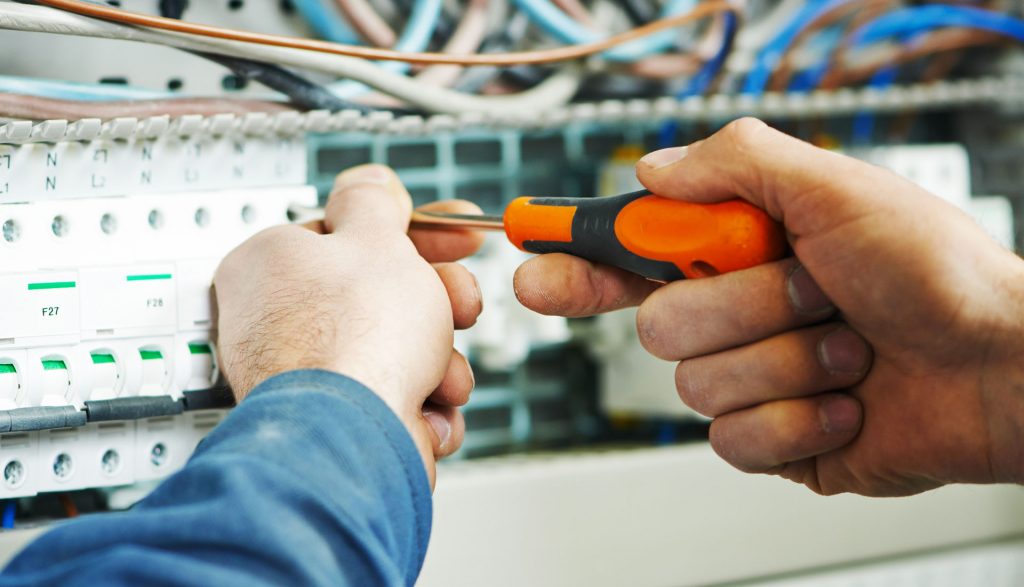 Maintenance d'équipement électrique - Groupe Baillargeon